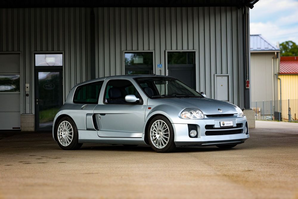 Renault Clio V6 Phase 1 | CarYouNeed.ch