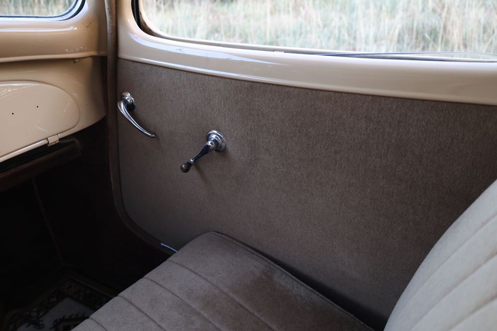 Citroën Traction BL11 - 1954 | CarYouNeed.ch