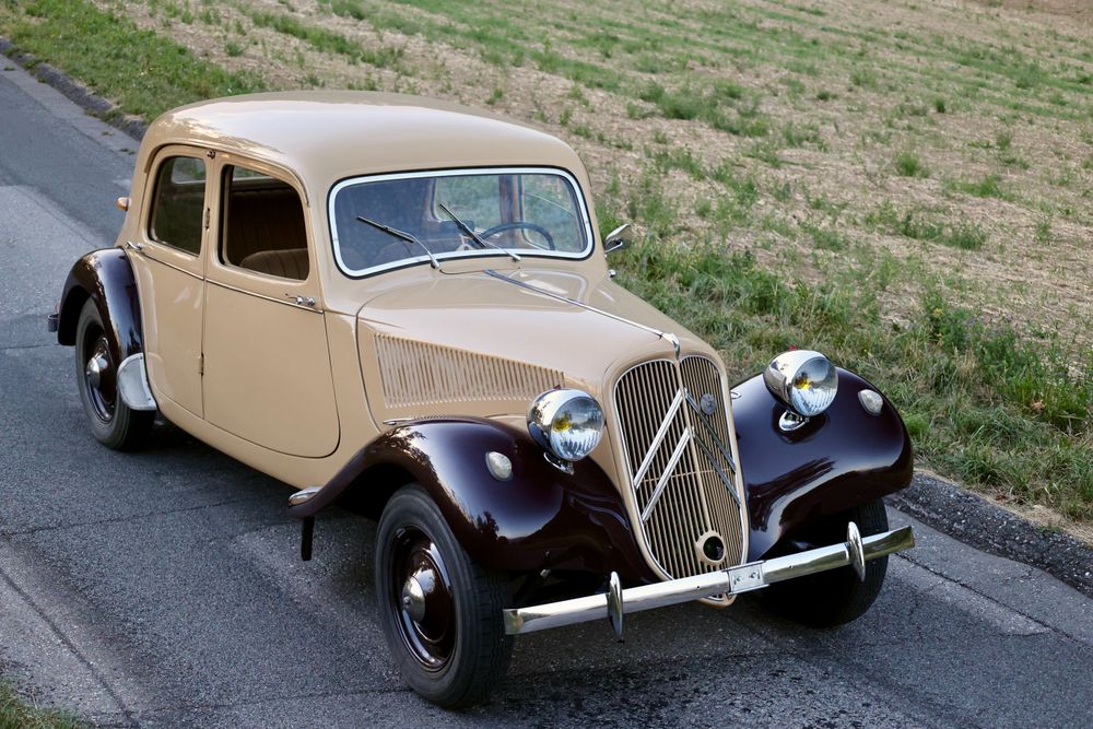 Citroën Traction BL11 - 1954 | CarYouNeed.ch