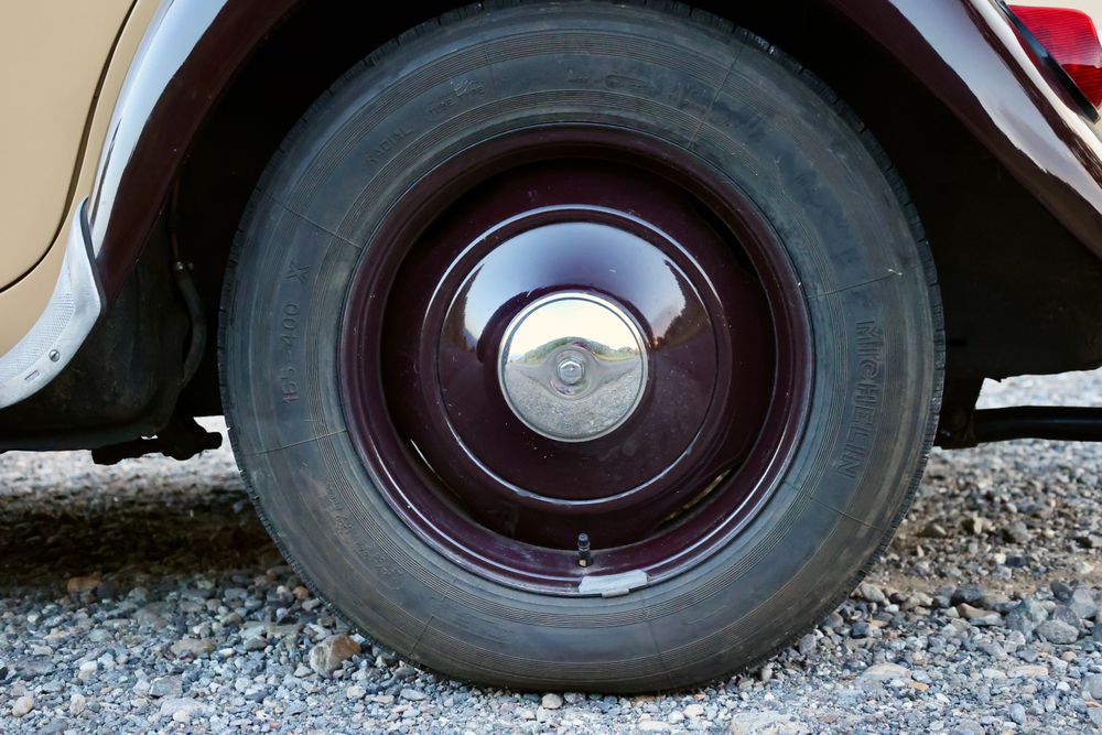 Citroën Traction BL11 - 1954 | CarYouNeed.ch